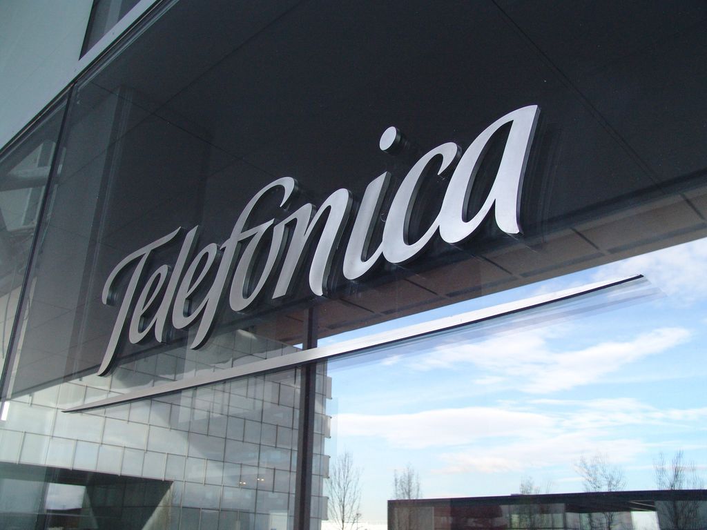 Telefonica SA's share price down, to enter exclusive talks with Vivendi ...